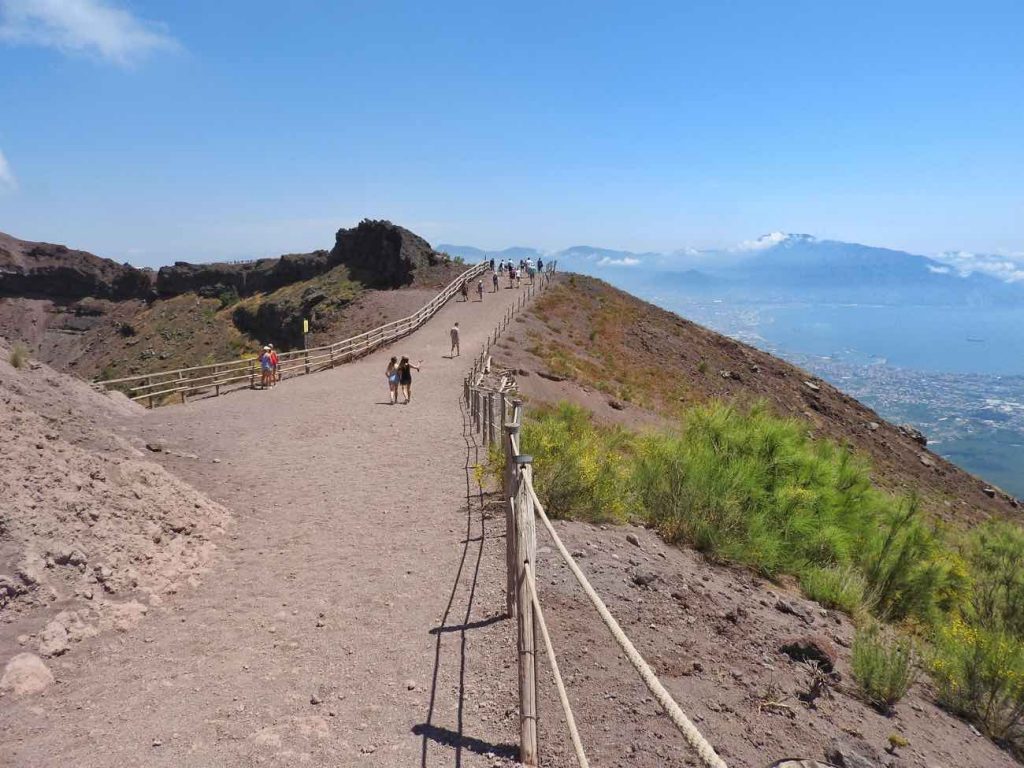 Naples Day Trips: Visit Pompeii & Amalfi Coast Independently